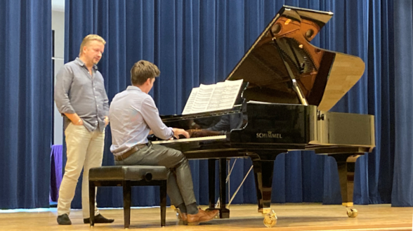 Renowned Pianist Offers Master Classes for TAC Students | Thomas ...