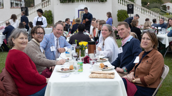 Friends Reunite, Celebrate at 2024 Alumni Dinner | Thomas Aquinas College